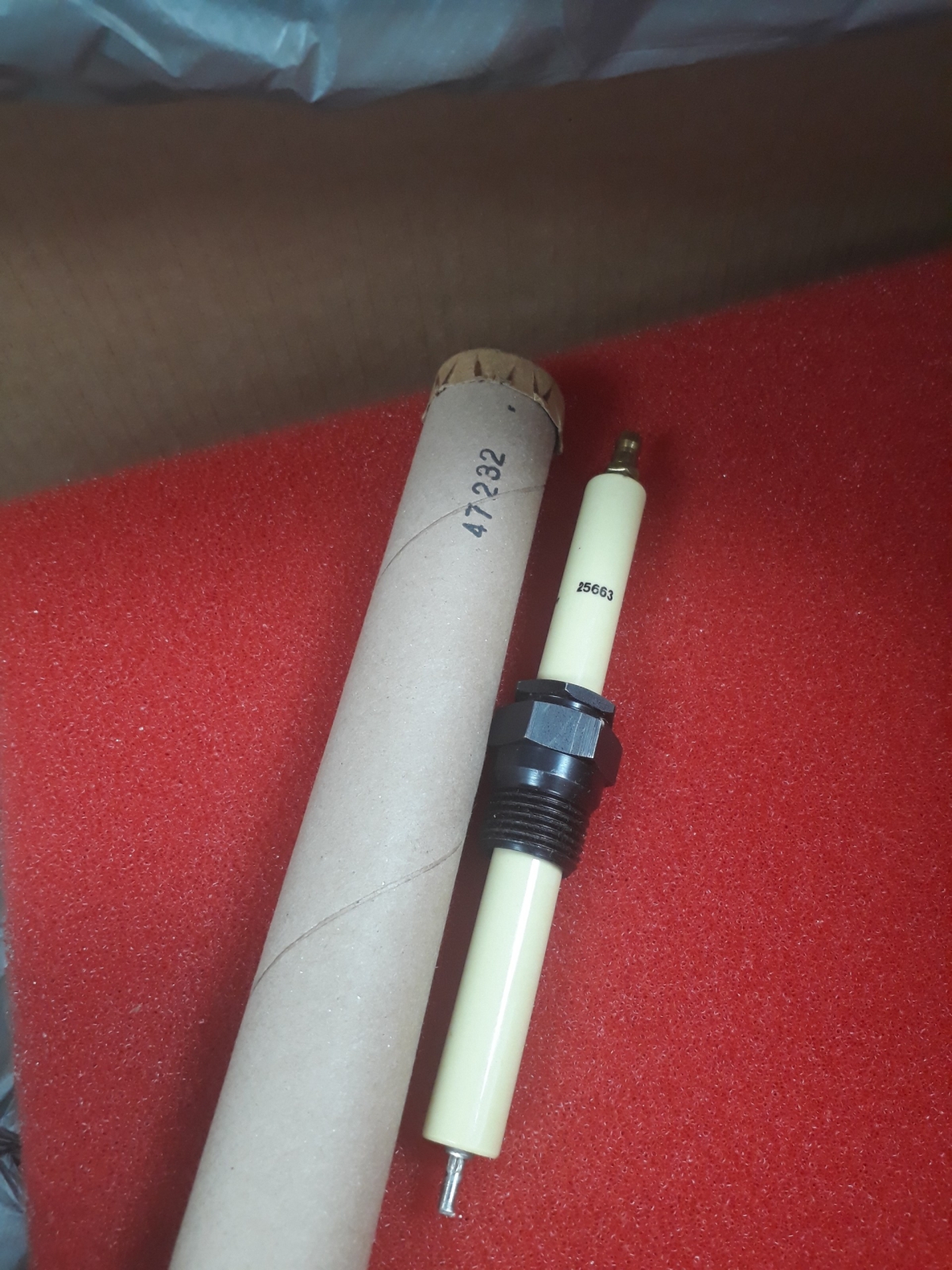 47232 25663 Bugi đánh lửa Spark ignitor đầu đốt Maxon Honeywell